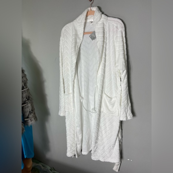 Ulta Beauty | Intimates & Sleepwear | Nwt Ulta White Plush Robe Size ...